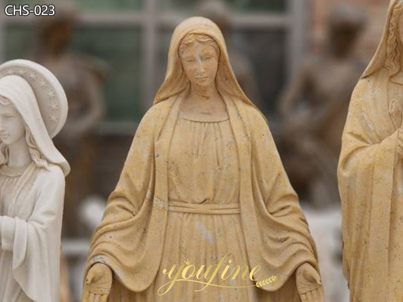 Statue der Jungfrau Maria aus natürlichem Marmor in Beigetönen