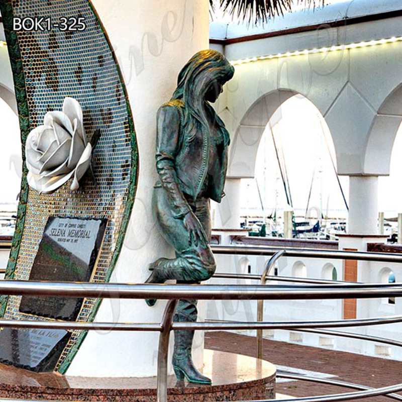 Selena Quintanilla Statue