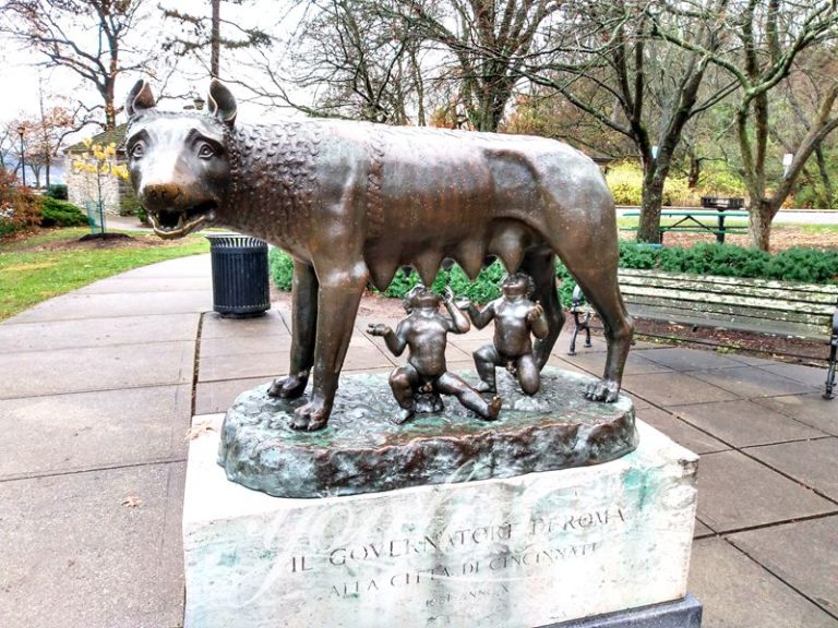 Captivating She-Wolf Statue: A Masterpiece of Bronze Animal Sculpture