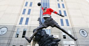 Top 15 Best NBA Statues Around the World-YouFine
