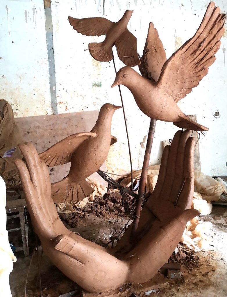 Large Modern Bronze Hand Peace Sculpture Doves Statue-YouFine